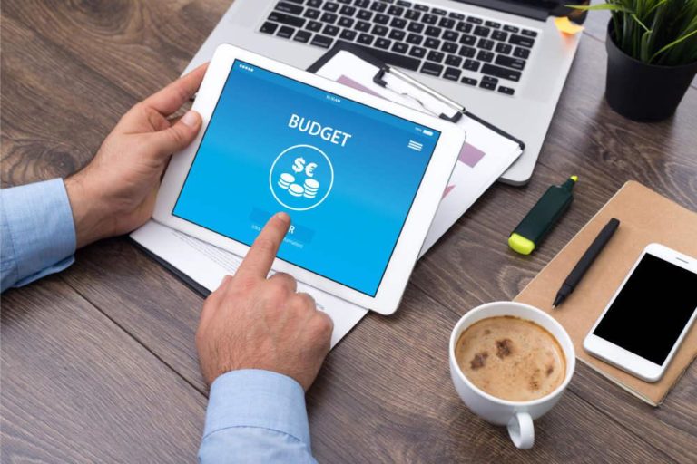 How To Stick To A Budget: 9 Ways To Keep Track Of Expenses ...